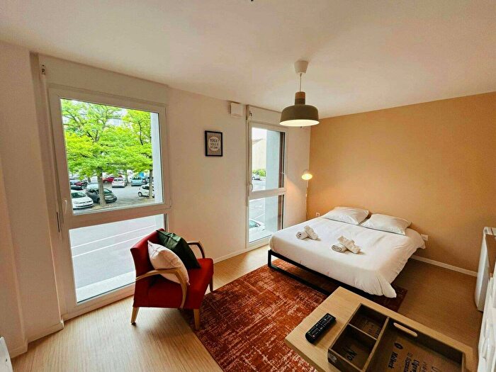 Appartement à louer - Barbâtre-Saint Remy-Verrerie, Reims - 1 pièce