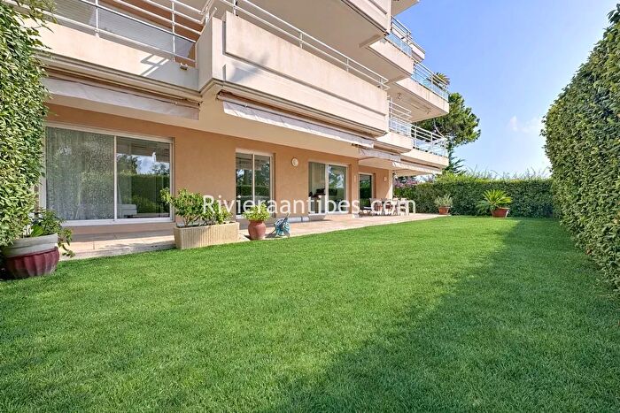 Appartement à vendre - Antibes, Antibes-les-Pins, Trianon, Le Fournel, Peyregoue - 4 pièces - 3 chambres