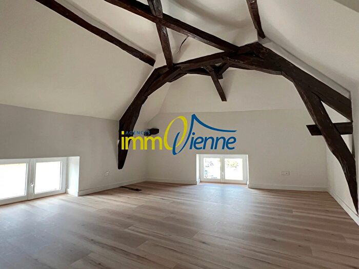 Appartement à louer - Lussac-les-Châteaux - 3 pièces - 2 chambres