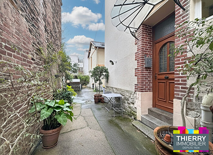 Appartement à vendre - Quartiers Centre, Saint-Hélier, Gare - 3 pièces - 2 chambres