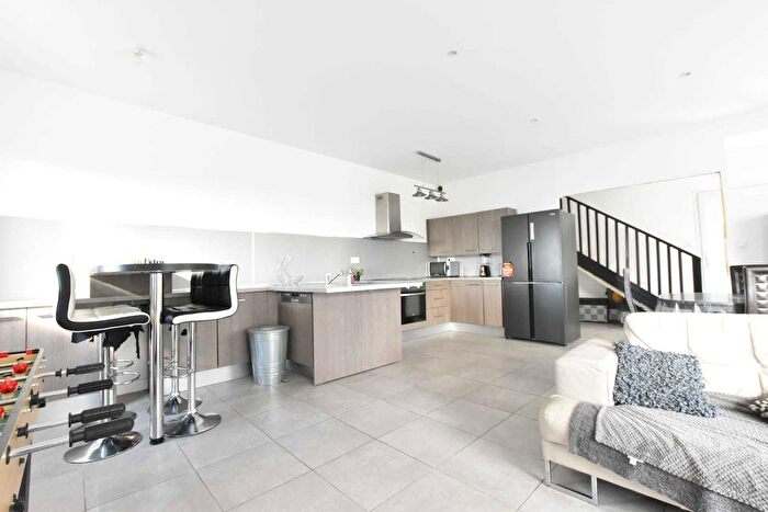 Maison à louer - Genas - 4 pièces - 3 chambres