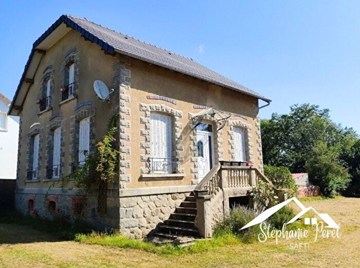 Maison à vendre - Saint-Merd-la-Breuille - 5 pièces - 3 chambres