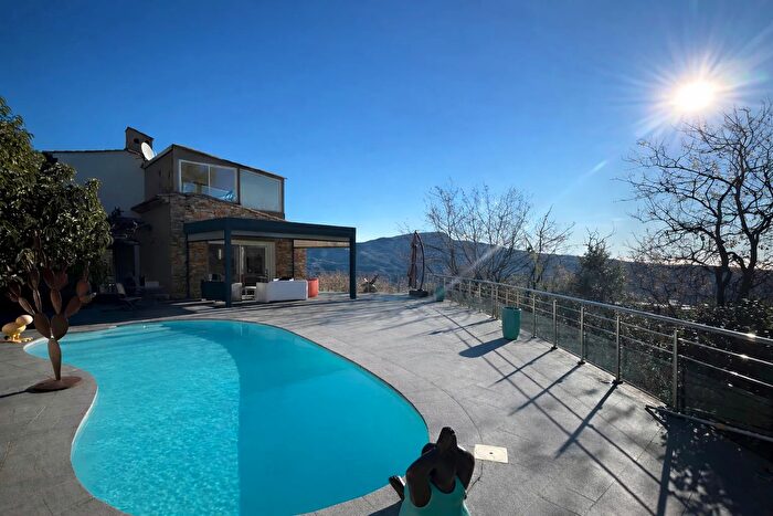 Maison à vendre - Carros - 5 pièces - 5 chambres