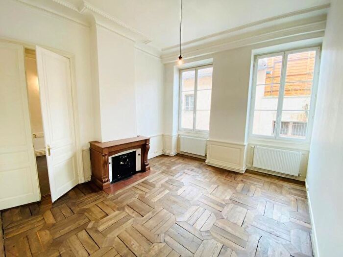 Appartement à louer - Mâcon, Centre-ville - 2 pièces - 1 chambre