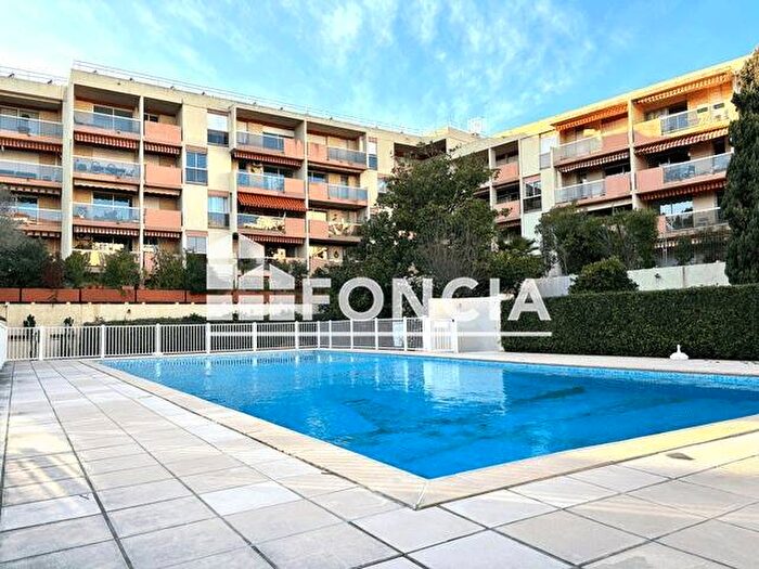 Appartement à louer - Gambetta, Hyères - 2 pièces - 1 chambre