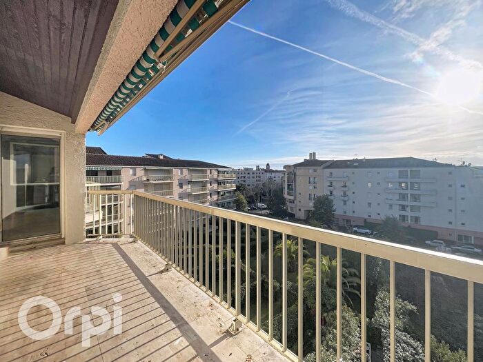 Appartement à vendre - Saint-Raphaël, Centre-ville - 4 pièces - 3 chambres