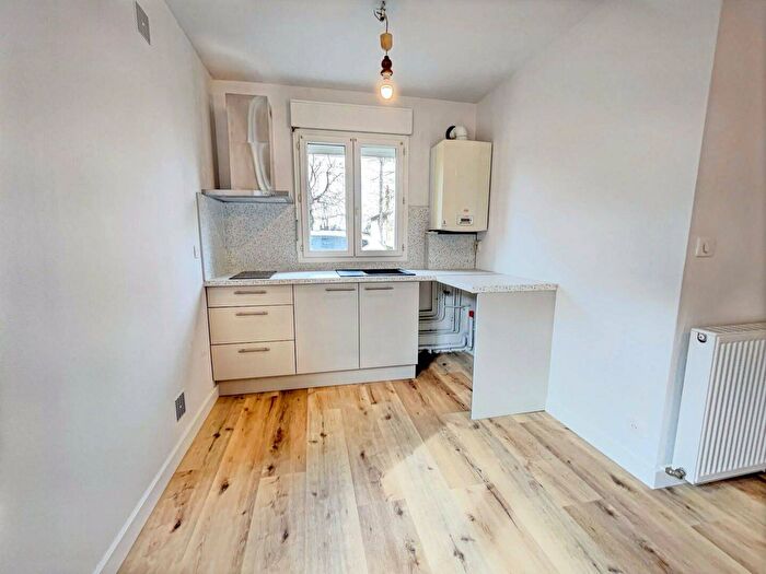 Bouquet, Brive-la-Gaillarde : Appartement 3 pièces à louer