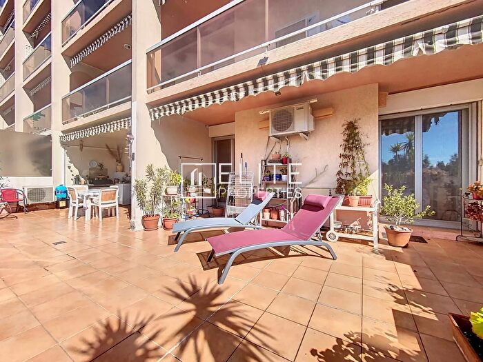 Appartement à vendre - Grasse, Saint-François - 3 pièces - 2 chambres