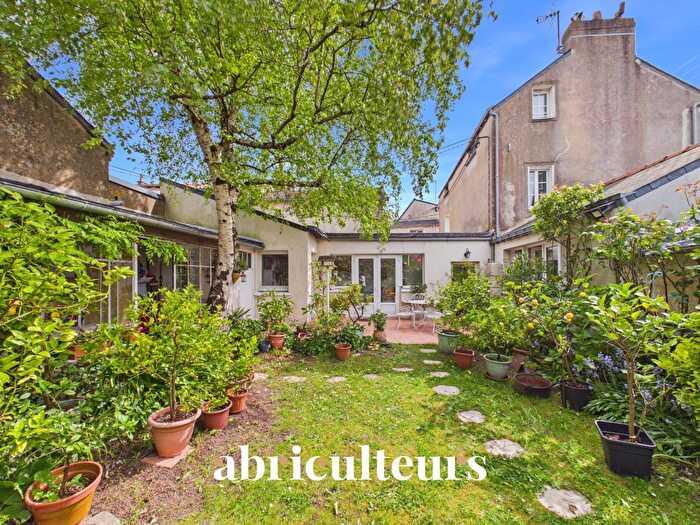 Nantes, Zola, Dervallières : Maison 8 pièces à vendre