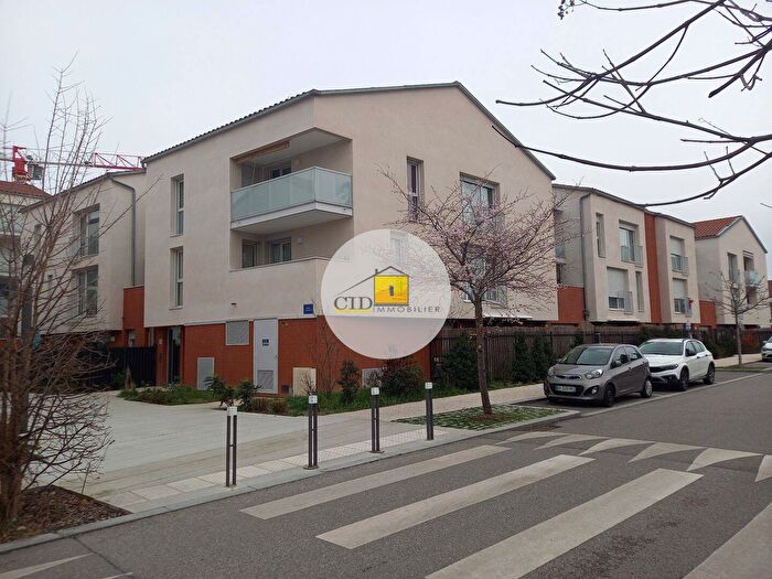 Saint-Laurent-de-Mure : Appartement 3 pièces à louer