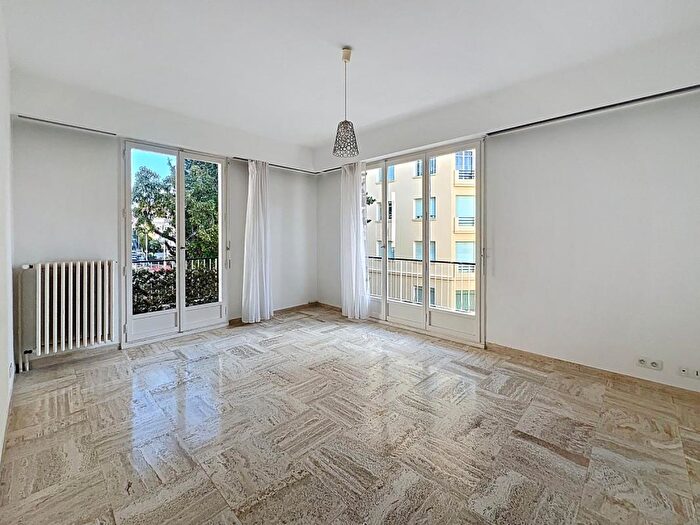 Appartement à louer - Nice, Valrose - 3 pièces - 2 chambres