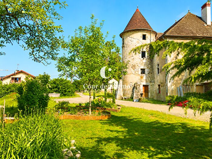 Maison 10 pièces à Arthaz-Pont-Notre-Dame, à vendre