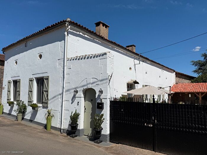 Maison 8 pièces à vendre à Civray