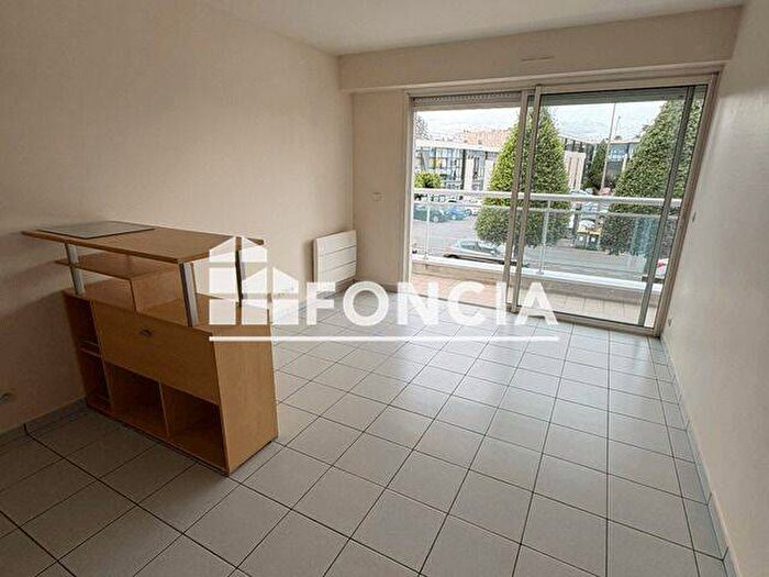 Centre Ville, Niort : Appartement 2 pièces à louer