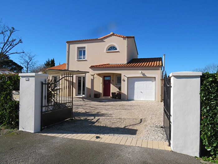 Maison à vendre - Saint-Maurice-le-Girard - 7 pièces - 4 chambres