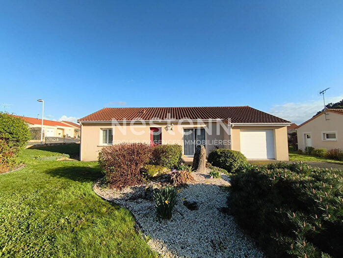 Maison à vendre - Saint-Hilaire-du-Bois, Vihiers - 4 pièces - 2 chambres