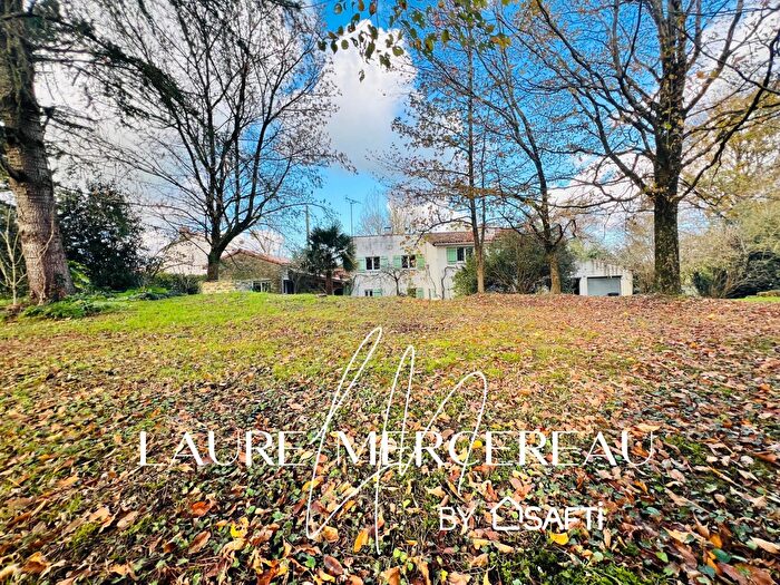 Maison à vendre - Saint-Étienne-du-Bois - 7 pièces - 3 chambres