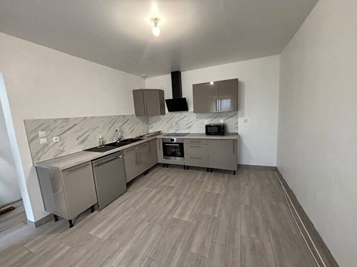 Maison à louer - Dompierre-sur-Helpe - 4 pièces - 3 chambres