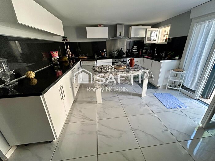 Maison à vendre - Castillon-la-Bataille - 6 pièces - 4 chambres