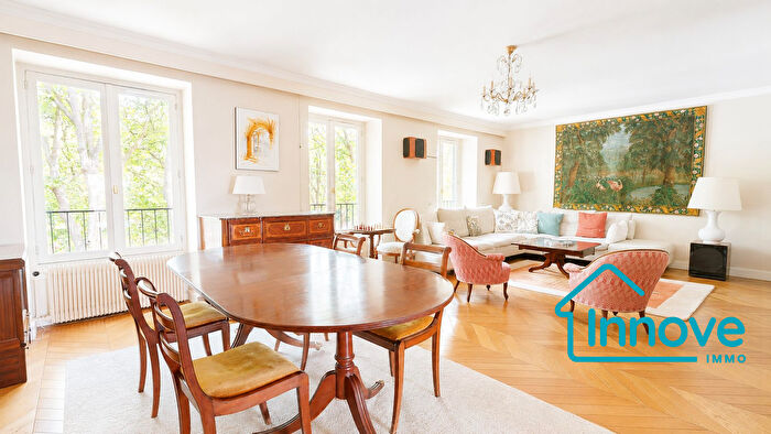 Appartement 8 pièces à vendre à Versailles