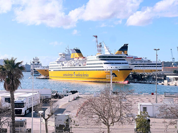 Appartement à vendre - Toulon, Le Port - 2 pièces - 1 chambre