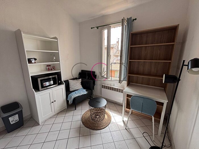 Appartement à louer - Centre Ville, Aix-en-Provence - 1 pièce