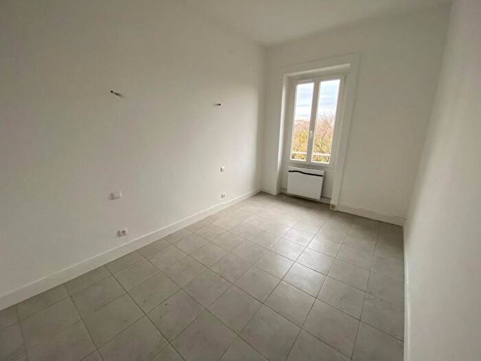 Appartement à louer - Décines-Charpieu, Champ Blanc - 2 pièces - 1 chambre