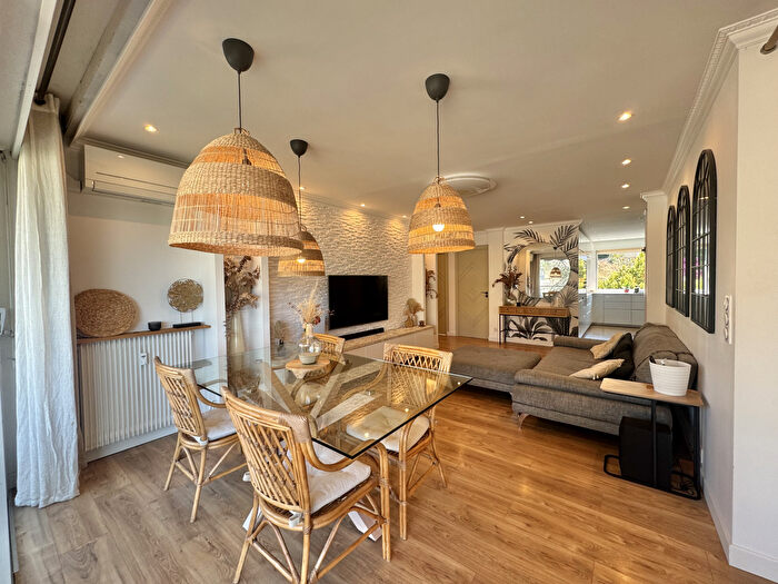 Nice, Corniche Fleurie : Appartement 4 pièces à vendre
