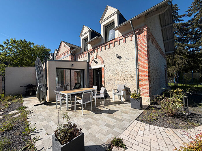 Saint-Cyr-en-Val : Maison 10 pièces à vendre
