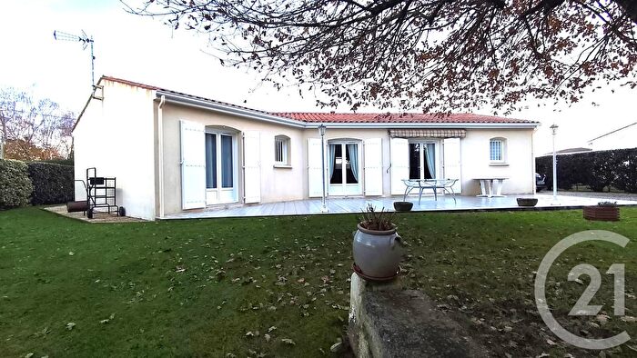 Maison à vendre - Varzay - 4 pièces - 3 chambres