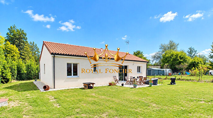 Leigné-sur-Usseau - Maison 5 pièces à vendre