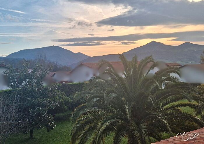 Maison à vendre - Cambo-les-Bains - 8 pièces - 5 chambres