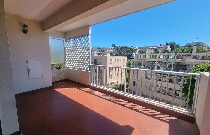 Appartement 3 pièces à louer à Nice, Valrose