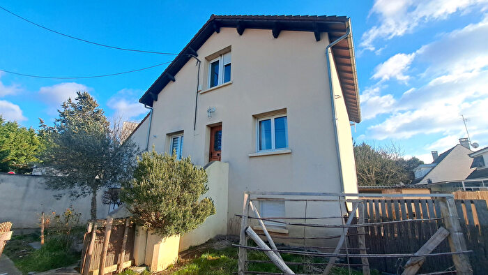 Maison à vendre - Beaumont-sur-Oise - 6 pièces - 4 chambres