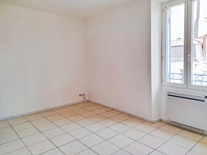 Appartement à louer - Sud, Saint-Astier - 1 pièce