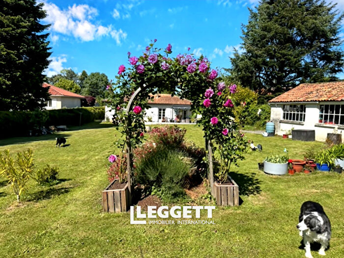 Maison à vendre - Montemb uf, Montemboeuf - 5 pièces - 4 chambres