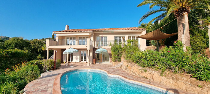 Maison à vendre - Roquebrune-sur-Argens - 5 pièces - 4 chambres