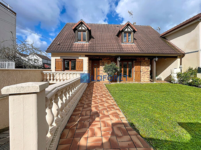 Maison à vendre - Oissel - 6 pièces - 4 chambres