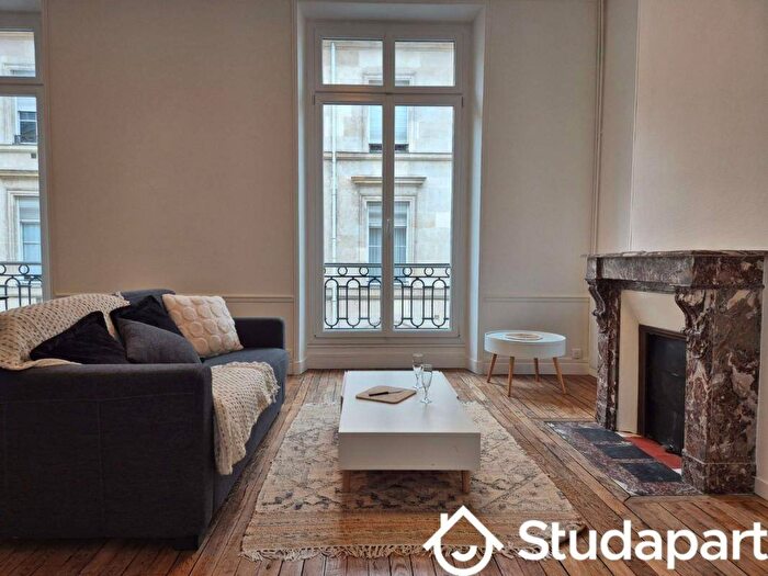 Maison à louer - Centre Ville, Reims - 3 pièces