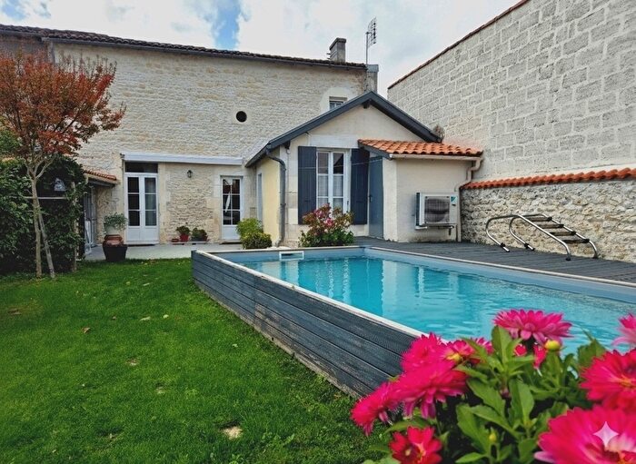 Maison à vendre - Saint-Jean-dAngély - 4 pièces - 3 chambres