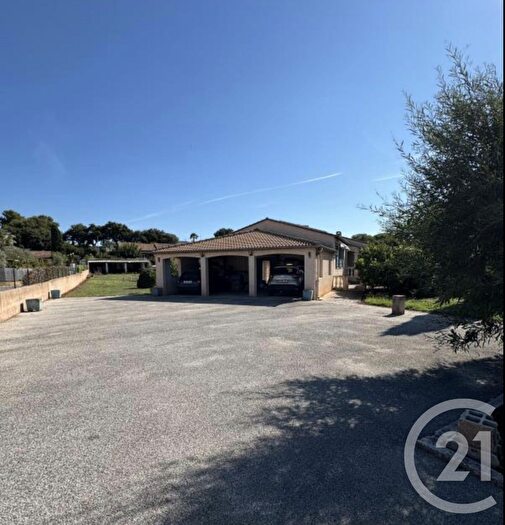 Maison à vendre - La Londe-les-Maures, Centre-ville - 5 pièces - 4 chambres