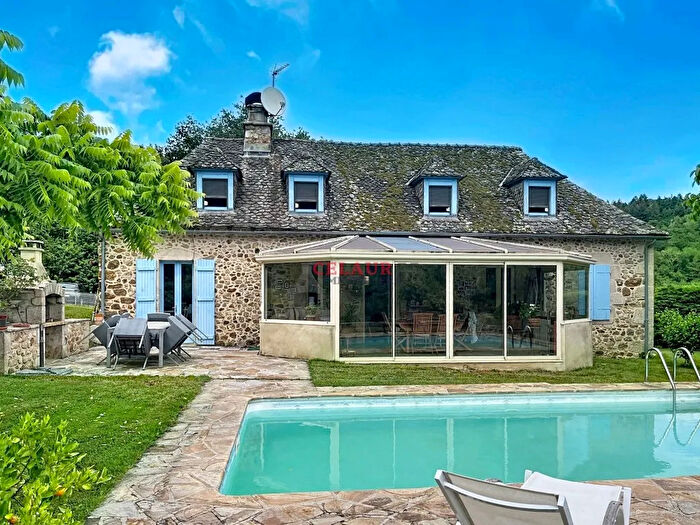 Maison 5 pièces à Saint-Chamant, à vendre