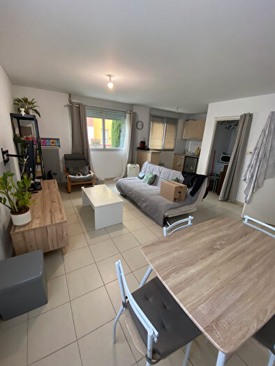 Maisons à vendre et appartements à louer - 1