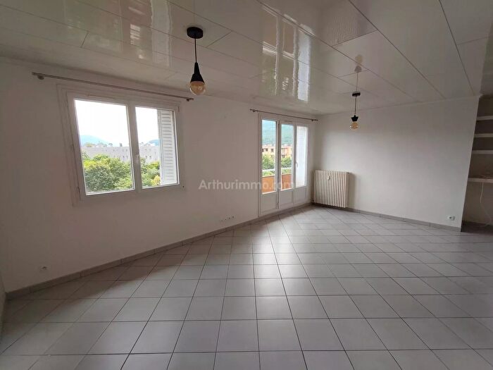 Appartement 3 pièces à Fontaine, à vendre
