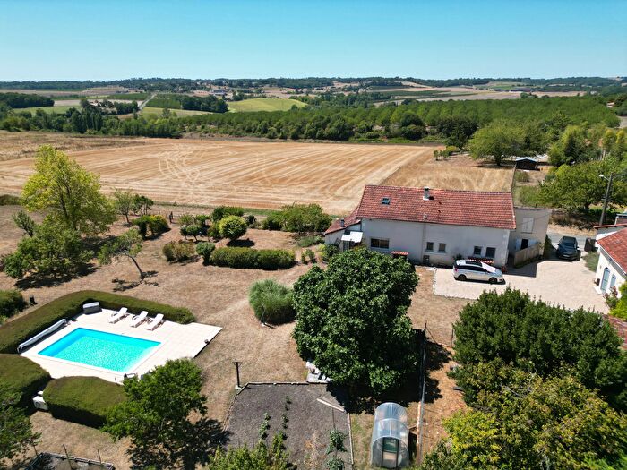 Chalais : Maison 13 pièces à vendre
