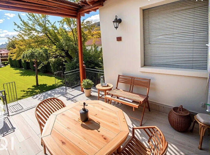 Maison à vendre - Romans-sur-Isère, Centre-ville - 7 pièces - 5 chambres