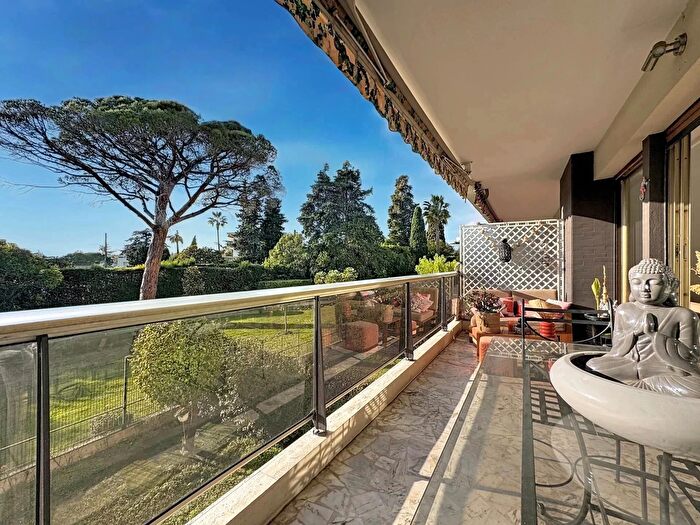 Cannes, Californie Pezou : Appartement 4 pièces à vendre