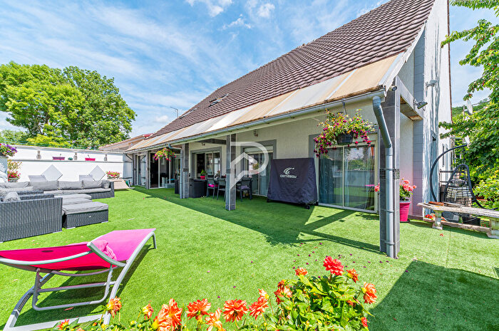 Maison à louer - Goussainville, Centre-ville, Renaissance - 10 pièces - 8 chambres