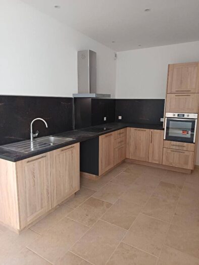 Maison à louer - Besse sur Issole - 4 pièces - 3 chambres