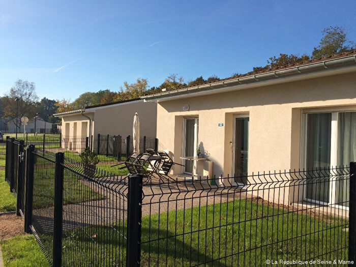 Appartement à vendre - Saint-Pierre-lès-Nemours - 2 pièces - 1 chambre